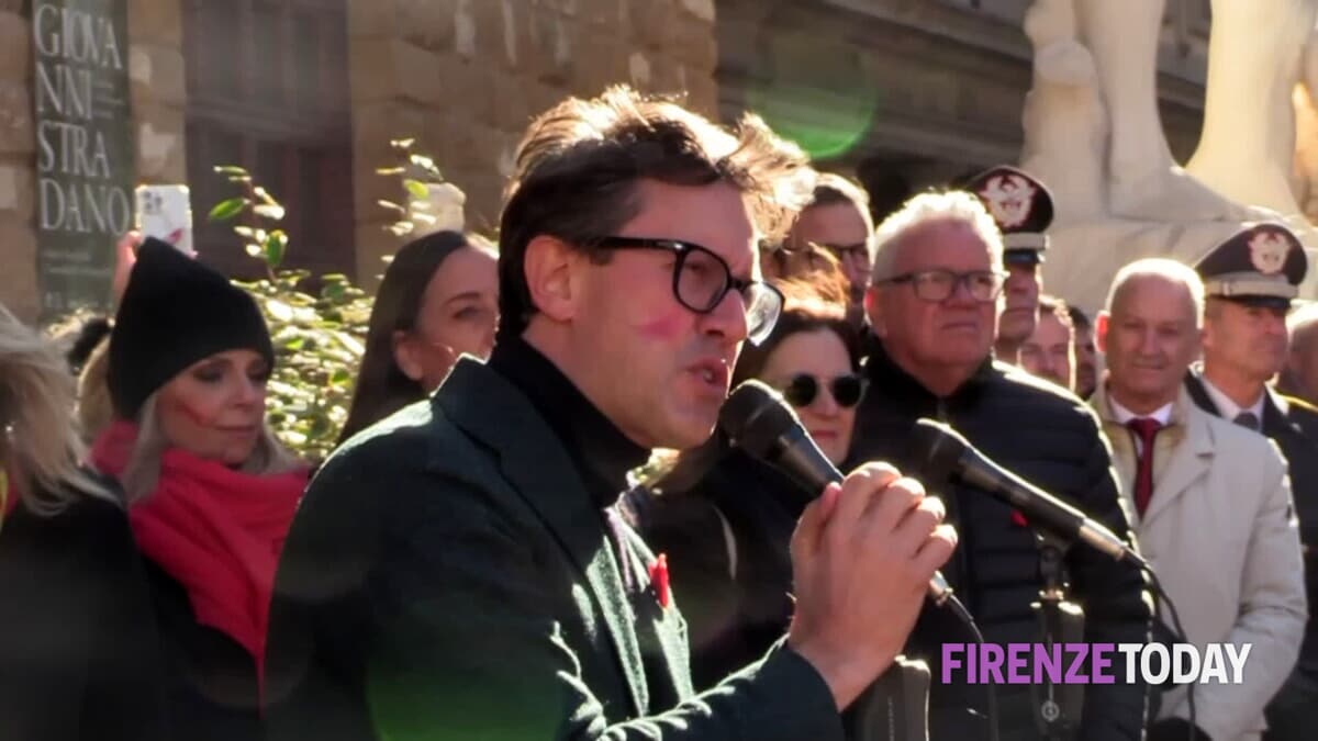 Flash mob rumoroso contro la violenza sulle donne: "Basta uccidere, lasciateci essere libere ...