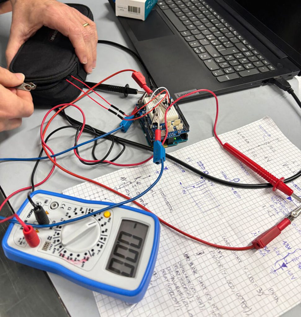 Al Russell-Newton il corso "Laboratorio STEM con Arduino ...